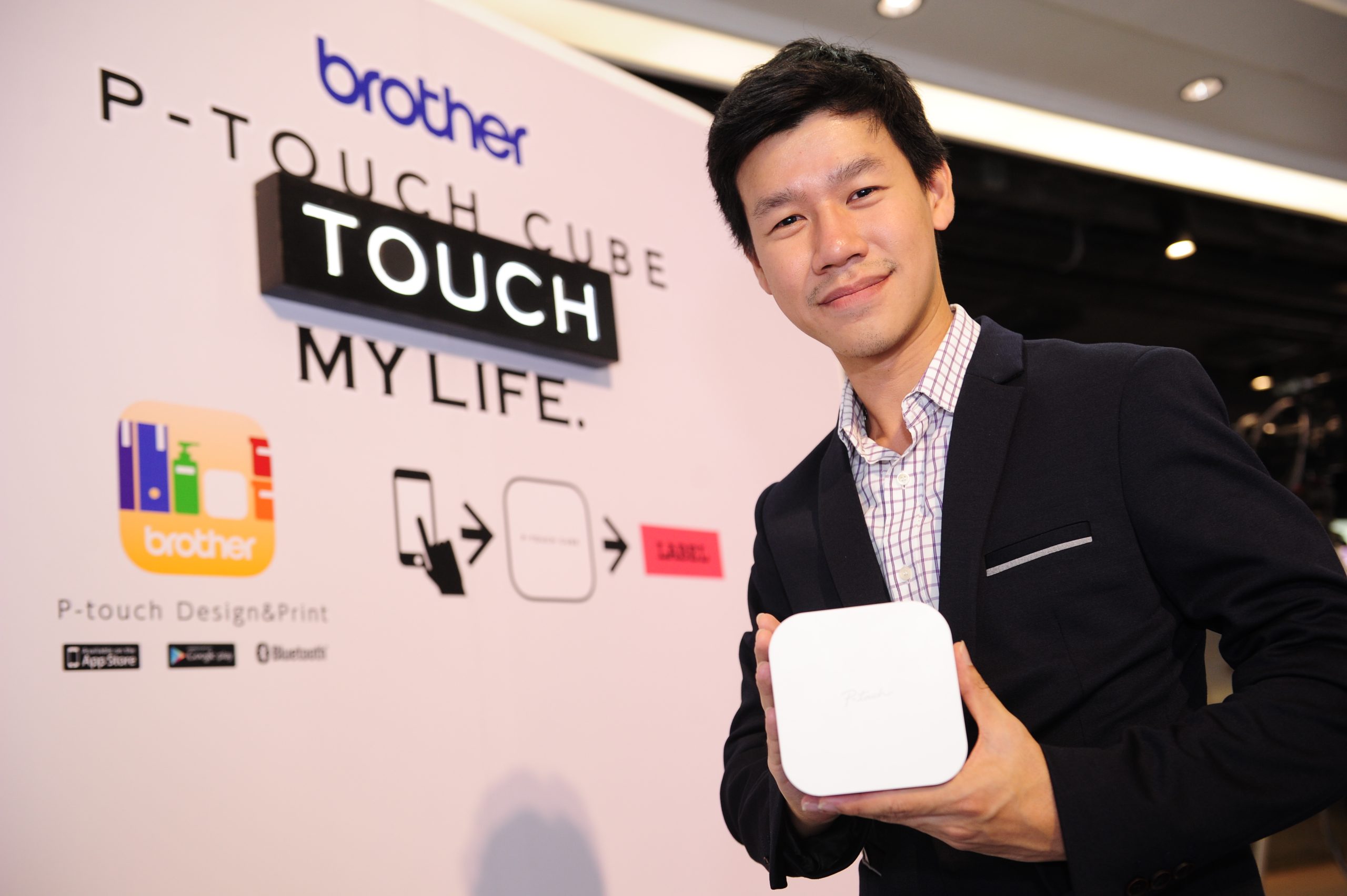 ‘P-TOUCH CUBE’เขียนแล้วพรินต์แปะจากบราเดอร์