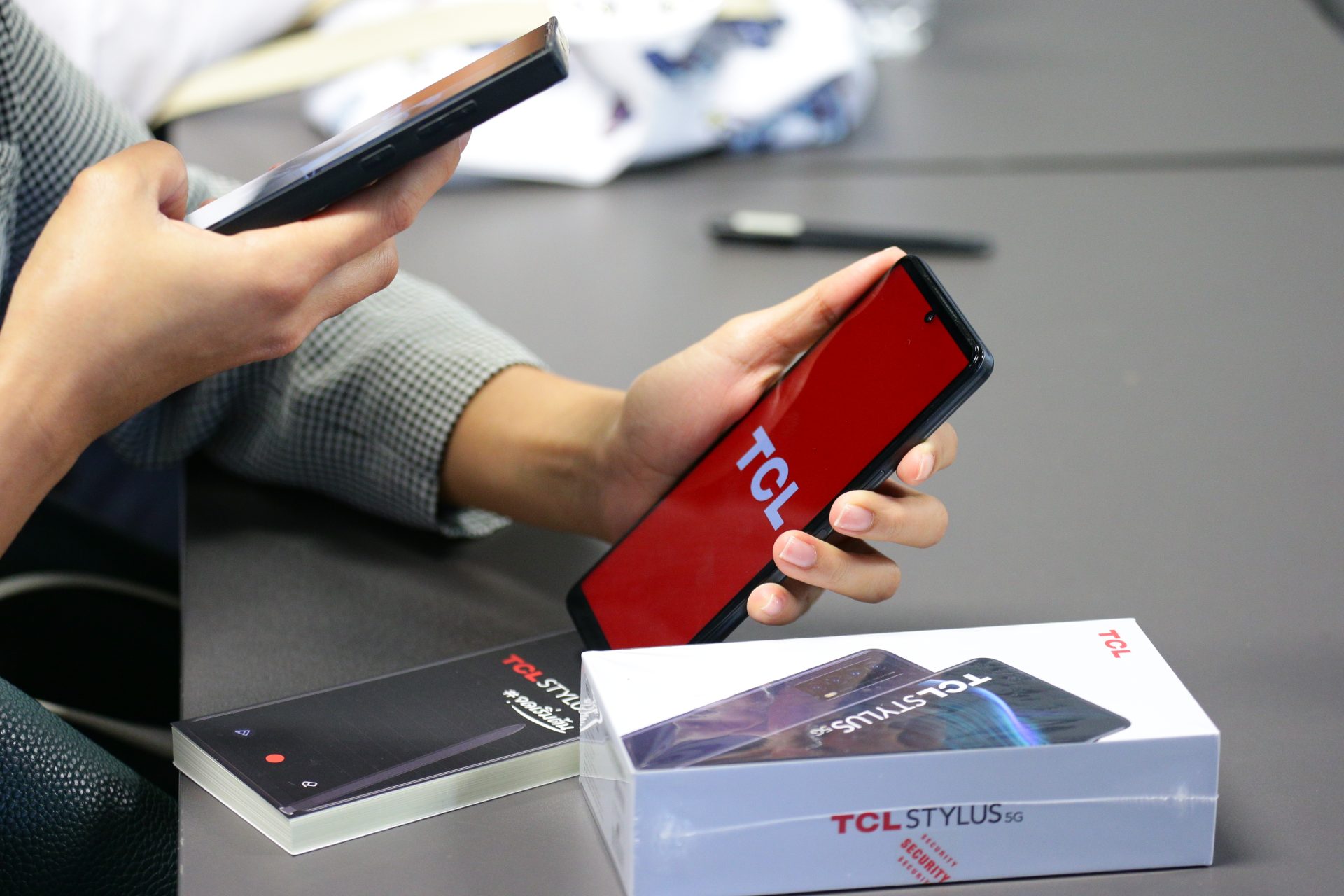 TCL เปิดตัว “TCL STYLUS 5G” สมาร์ทโฟนพร้อมปากกาในตัวเครื่อง