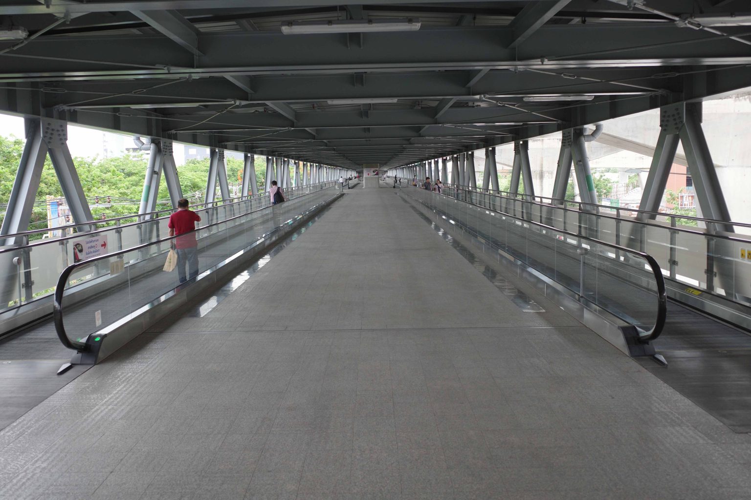 ลดเวลาเดินทางด้วย Walkalator อีกขั้นของความสะดวกจากรถไฟฟ้า MRT