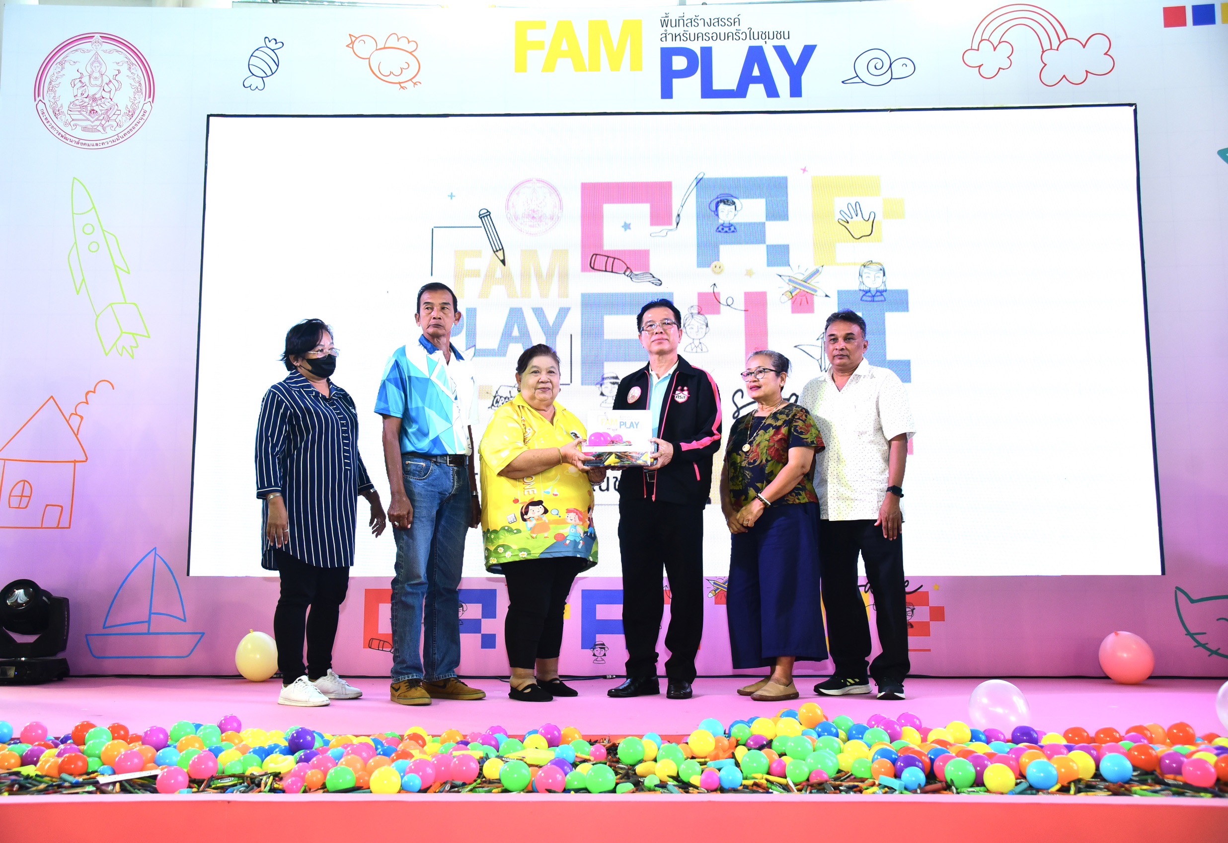 “สค.พม.” จัดกิจกรรมพื้นที่สร้างสรรค์สำหรับครอบครัวในชุมชน : FAM PLAY ...