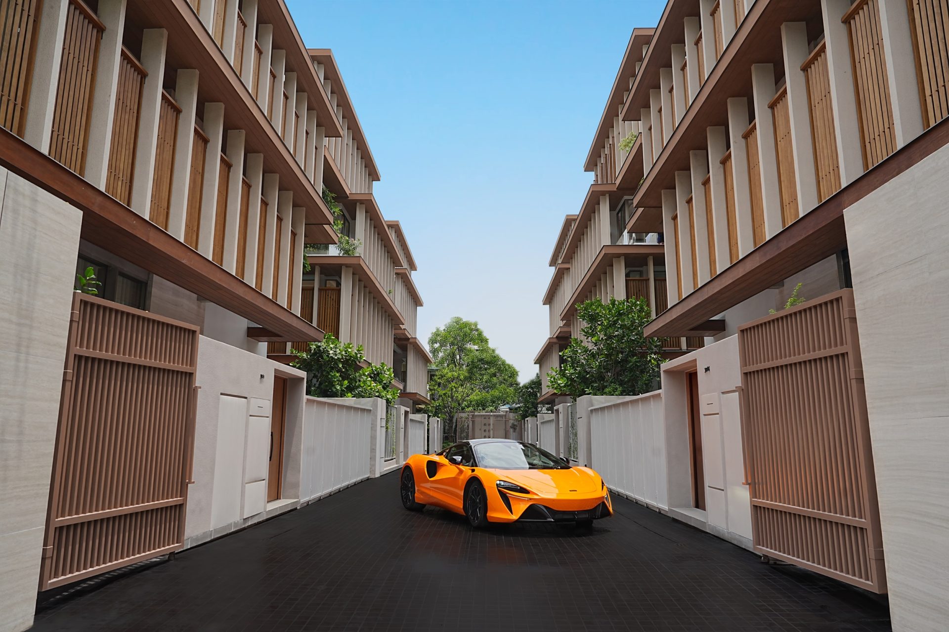 VI Ari เปิดตัวบ้านหรูกลางเมืองดีไซน์ใหม่ 1,000 ตร.ม. พร้อม Supercar ...